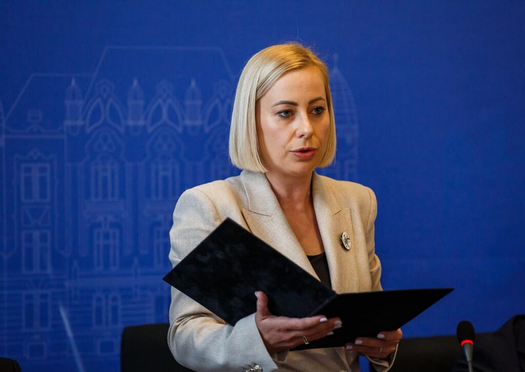 Maria Forna – un model de leadership și performanță administrativă ...